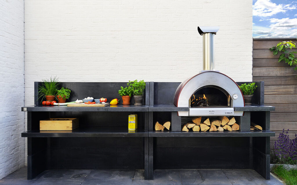Wood-fired pizza ovens: 5 reasons to choose alfa for your home | Alfa Forni
