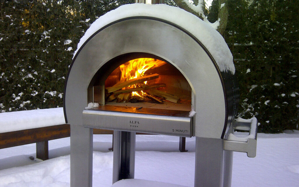 Wood-fired pizza ovens: 5 reasons to choose alfa for your home | Alfa Forni